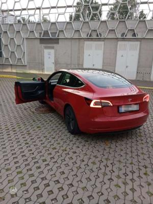 Red Tesla Model 3 2020 in Vilnius, with an engine capacity of 0.00 L and mileage of 195 thousand km for 16800 €, photo 5 on AUTOMOTO.COM.LV