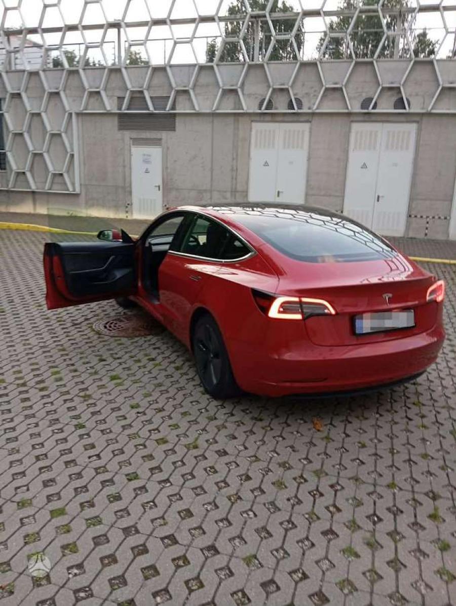 Red Tesla Model 3 2020 in Vilnius, with an engine capacity of 0.00 L and mileage of 195 thousand km for 16800 €, photo 5 on AUTOMOTO.COM.LV