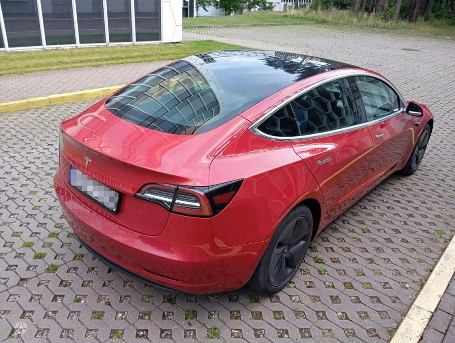 Red Tesla Model 3 2020 in Vilnius, with an engine capacity of 0.00 L and mileage of 195 thousand km for 16800 €, photo 8 on AUTOMOTO.COM.LV