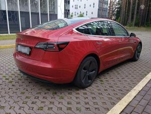 Red Tesla Model 3 2020 in Vilnius, with an engine capacity of 0.00 L and mileage of 195 thousand km for 16800 €, photo 9 on AUTOMOTO.COM.LV