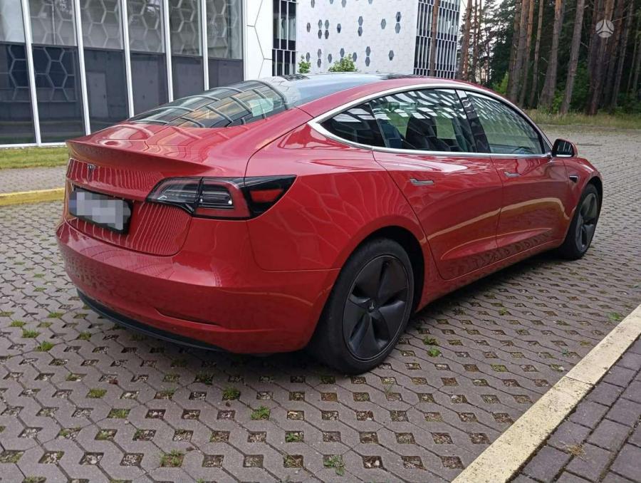Red Tesla Model 3 2020 in Vilnius, with an engine capacity of 0.00 L and mileage of 195 thousand km for 16800 €, photo 9 on AUTOMOTO.COM.LV