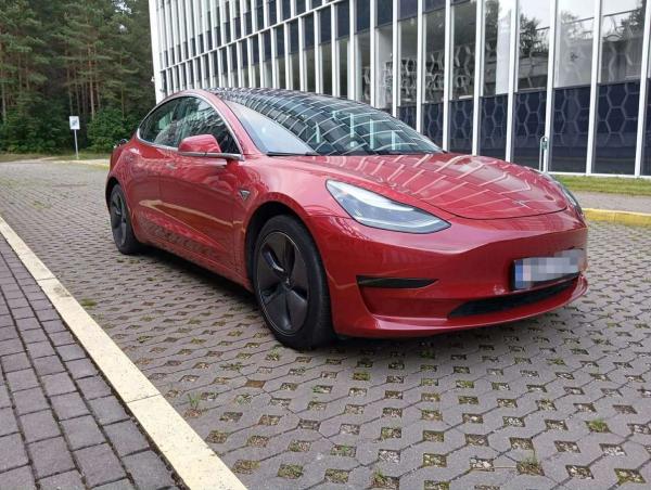 Красный Тесла Модель 3 2020 в Вильнюс, объемом двигателя 0.00 л и пробегом 195 тыс. км за 16800 €, фото 11 на AUTOMOTO.COM.LV