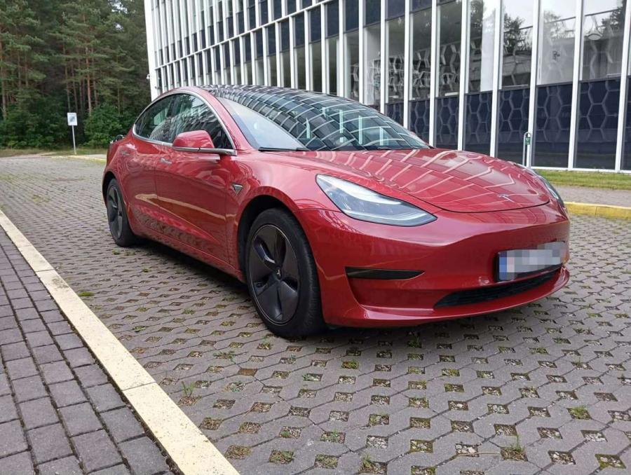 Red Tesla Model 3 2020 in Vilnius, with an engine capacity of 0.00 L and mileage of 195 thousand km for 16800 €, photo 11 on AUTOMOTO.COM.LV