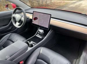 Red Tesla Model 3 2020 in Vilnius, with an engine capacity of 0.00 L and mileage of 195 thousand km for 16800 €, photo 12 on AUTOMOTO.COM.LV