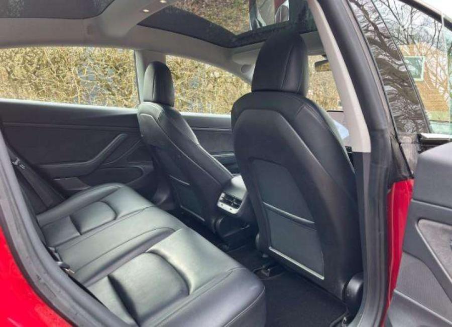 Red Tesla Model 3 2020 in Vilnius, with an engine capacity of 0.00 L and mileage of 195 thousand km for 16800 €, photo 13 on AUTOMOTO.COM.LV