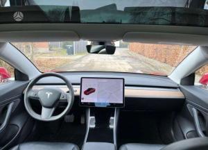 Red Tesla Model 3 2020 in Vilnius, with an engine capacity of 0.00 L and mileage of 195 thousand km for 16800 €, photo 15 on AUTOMOTO.COM.LV
