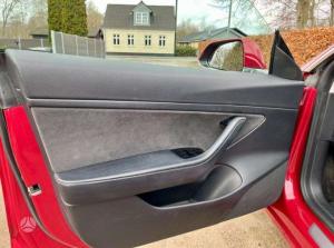 Red Tesla Model 3 2020 in Vilnius, with an engine capacity of 0.00 L and mileage of 195 thousand km for 16800 €, photo 17 on AUTOMOTO.COM.LV