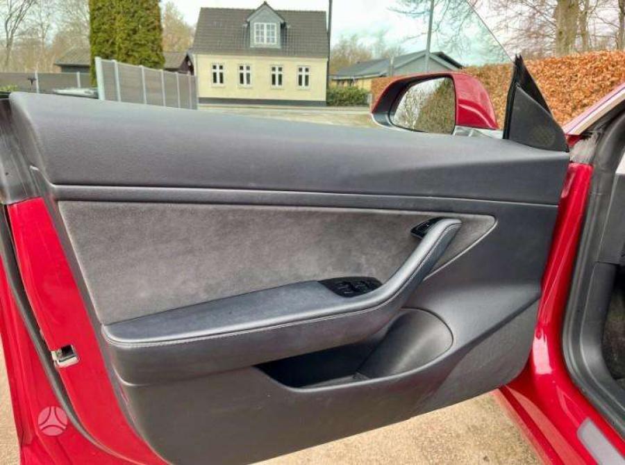 Red Tesla Model 3 2020 in Vilnius, with an engine capacity of 0.00 L and mileage of 195 thousand km for 16800 €, photo 17 on AUTOMOTO.COM.LV