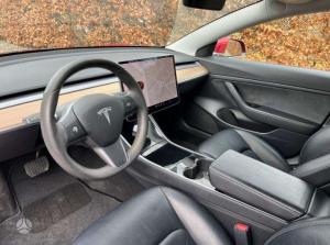 Red Tesla Model 3 2020 in Vilnius, with an engine capacity of 0.00 L and mileage of 195 thousand km for 16800 €, photo 19 on AUTOMOTO.COM.LV