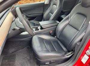 Red Tesla Model 3 2020 in Vilnius, with an engine capacity of 0.00 L and mileage of 195 thousand km for 16800 €, photo 20 on AUTOMOTO.COM.LV