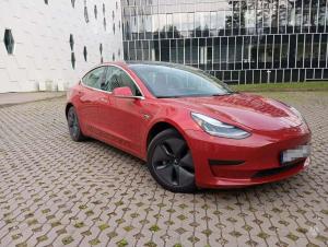 Red Tesla Model 3 2020 in Vilnius, with an engine capacity of 0.00 L and mileage of 195 thousand km for 16800 €, photo 22 on AUTOMOTO.COM.LV