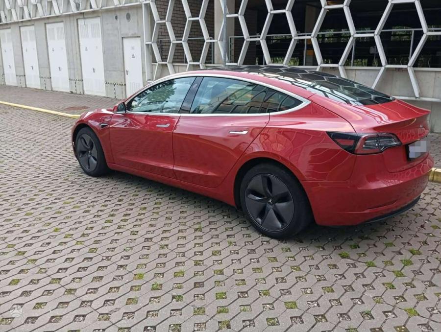 Red Tesla Model 3 2020 in Vilnius, with an engine capacity of 0.00 L and mileage of 195 thousand km for 16800 €, photo 24 on AUTOMOTO.COM.LV