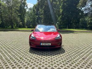 Red Tesla Model 3 2021 in Vilnius, with an engine capacity of 0.00 L and mileage of 77 thousand km for 22400 €, photo 5 on AUTOMOTO.COM.LV