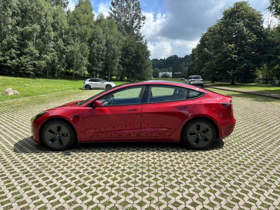Red Tesla Model 3 2021 in Vilnius, with an engine capacity of 0.00 L and mileage of 77 thousand km for 22400 €, photo 9 on AUTOMOTO.COM.LV