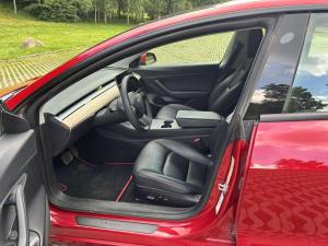 Red Tesla Model 3 2021 in Vilnius, with an engine capacity of 0.00 L and mileage of 77 thousand km for 22400 €, photo 10 on AUTOMOTO.COM.LV