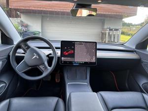 Red Tesla Model 3 2021 in Vilnius, with an engine capacity of 0.00 L and mileage of 77 thousand km for 22400 €, photo 13 on AUTOMOTO.COM.LV