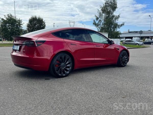 Sarkans Tesla Model 3 2021 Rīga, ar dzinēja tilpumu 0.00 L un nobraukumu 74 tūkst. km par 28200 €, foto 5 vietnē AUTOMOTO.COM.LV