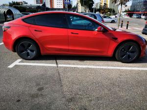 Sarkans Tesla Model 3 2021 Viļņa, ar dzinēja tilpumu 0.00 L un nobraukumu 80 tūkst. km par 20300 €, foto 3 vietnē AUTOMOTO.COM.LV
