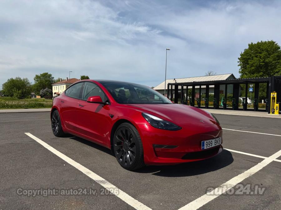 Sarkans Tesla Model 3 2022 Tallina, ar dzinēja tilpumu 0.00 L un nobraukumu 96 tūkst. km par 31900 €, foto 1 vietnē AUTOMOTO.COM.LV
