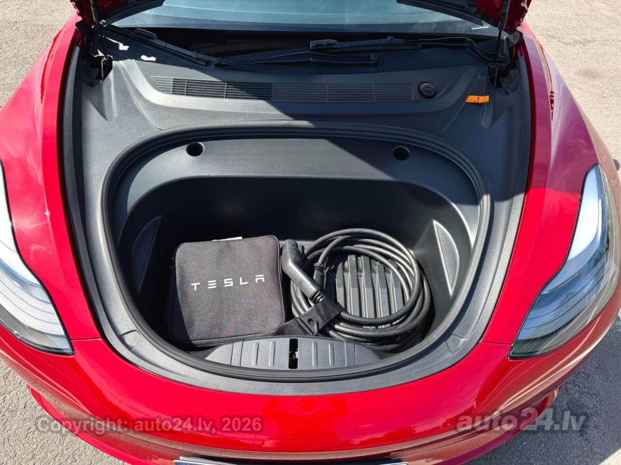 Sarkans Tesla Model 3 2022 Tallina, ar dzinēja tilpumu 0.00 L un nobraukumu 96 tūkst. km par 31900 €, foto 14 vietnē AUTOMOTO.COM.LV