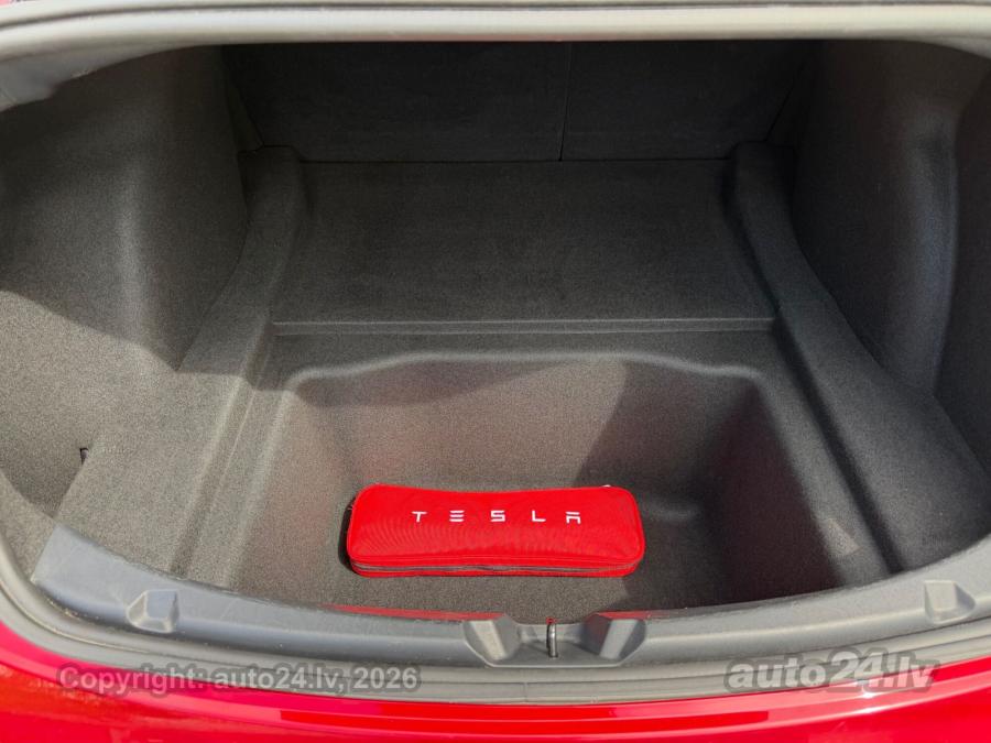 Sarkans Tesla Model 3 2022 Tallina, ar dzinēja tilpumu 0.00 L un nobraukumu 96 tūkst. km par 31900 €, foto 16 vietnē AUTOMOTO.COM.LV