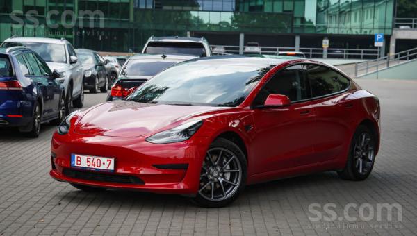 Red Tesla Model 3 2022 in Riga, with an engine capacity of 0.00 L and mileage of 101 thousand km for 25950 €, photo 1 on AUTOMOTO.COM.LV