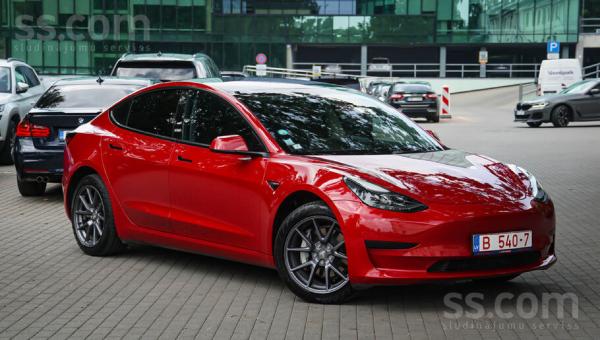 Red Tesla Model 3 2022 in Riga, with an engine capacity of 0.00 L and mileage of 101 thousand km for 25950 €, photo 4 on AUTOMOTO.COM.LV