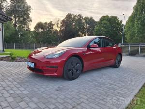Красный Тесла Модель 3 2023 в Елгава, объемом двигателя 0.00 л и пробегом 62 тыс. км за 26900 €, фото 3 на AUTOMOTO.COM.LV