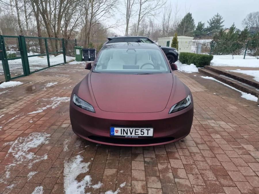 Sarkans Tesla Model 3 2024 Viļņa, ar dzinēja tilpumu 0.00 L un nobraukumu 40 tūkst. km par 38900 €, foto 1 vietnē AUTOMOTO.COM.LV
