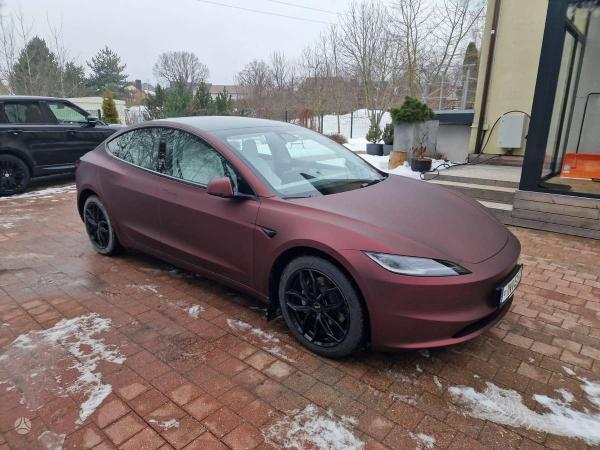 Sarkans Tesla Model 3 2024 Viļņa, ar dzinēja tilpumu 0.00 L un nobraukumu 40 tūkst. km par 38900 €, foto 2 vietnē AUTOMOTO.COM.LV