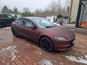 Sarkans Tesla Model 3 2024 Viļņa, ar dzinēja tilpumu 0.00 L un nobraukumu 40 tūkst. km par 38900 €, foto 2 vietnē AUTOMOTO.COM.LV