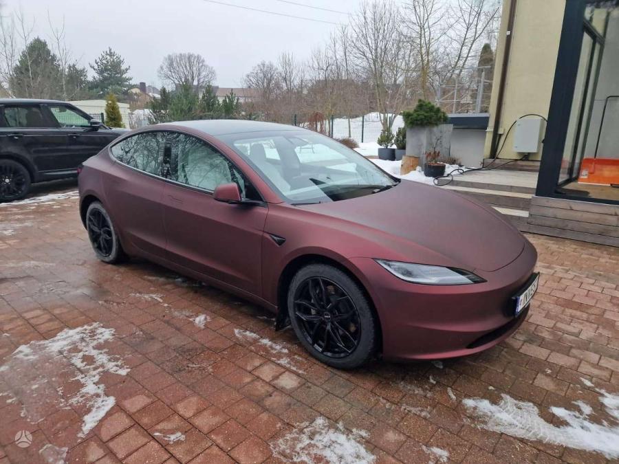 Sarkans Tesla Model 3 2024 Viļņa, ar dzinēja tilpumu 0.00 L un nobraukumu 40 tūkst. km par 38900 €, foto 2 vietnē AUTOMOTO.COM.LV