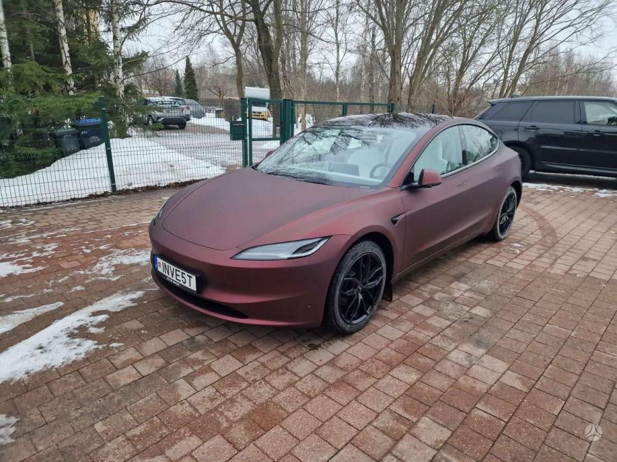 Sarkans Tesla Model 3 2024 Viļņa, ar dzinēja tilpumu 0.00 L un nobraukumu 40 tūkst. km par 38900 €, foto 5 vietnē AUTOMOTO.COM.LV