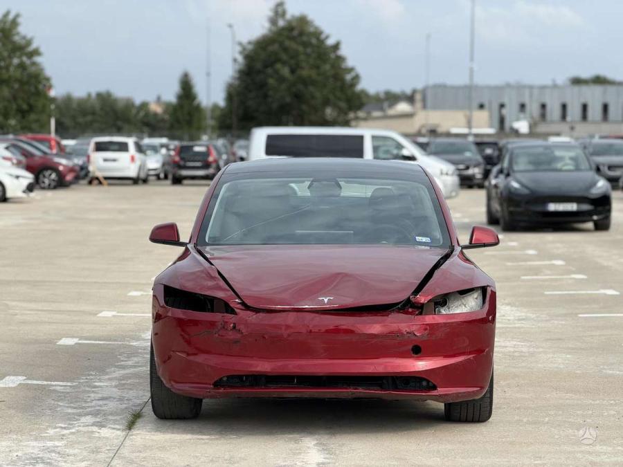 Red Tesla Model 3 2024 in Siauliai, with an engine capacity of 0.00 L and mileage of 33 thousand km for 18400 €, photo 3 on AUTOMOTO.COM.LV
