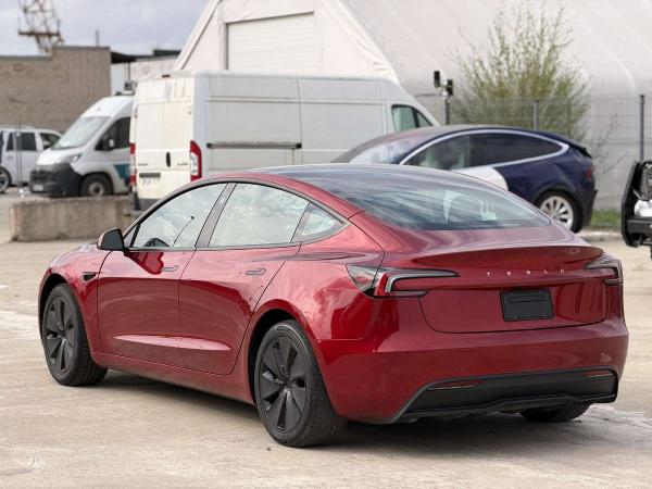 Red Tesla Model 3 2024 in Siauliai, with an engine capacity of 0.00 L and mileage of 33 thousand km for 18400 €, photo 4 on AUTOMOTO.COM.LV