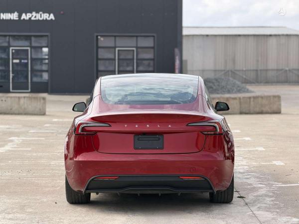 Red Tesla Model 3 2024 in Siauliai, with an engine capacity of 0.00 L and mileage of 33 thousand km for 18400 €, photo 5 on AUTOMOTO.COM.LV