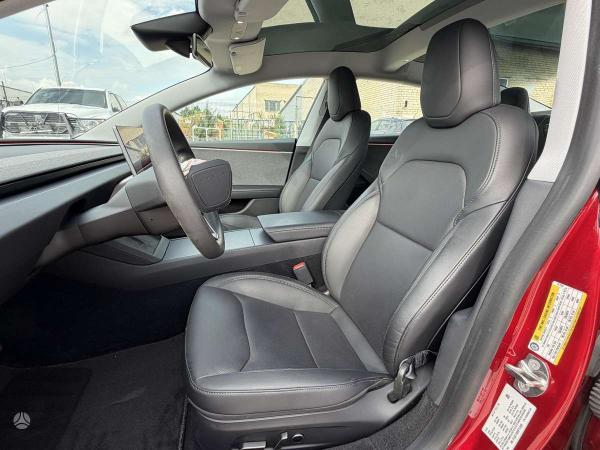Red Tesla Model 3 2024 in Siauliai, with an engine capacity of 0.00 L and mileage of 33 thousand km for 18400 €, photo 8 on AUTOMOTO.COM.LV