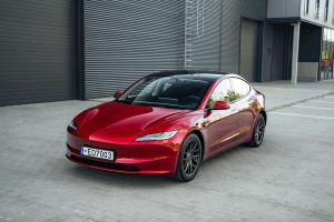 Red Tesla Model 3 2024 in Klaipeda, with an engine capacity of 0.00 L and mileage of 19 thousand km for 33500 €, photo  on AUTOMOTO.COM.LV