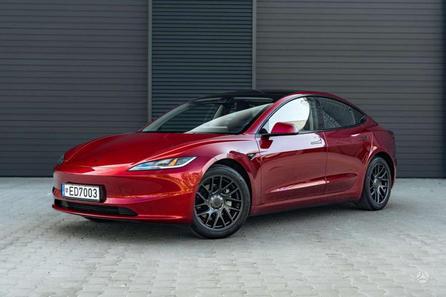 Red Tesla Model 3 2024 in Klaipeda, with an engine capacity of 0.00 L and mileage of 19 thousand km for 33500 €, photo 3 on AUTOMOTO.COM.LV