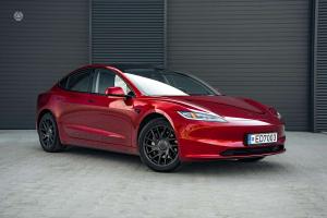Red Tesla Model 3 2024 in Klaipeda, with an engine capacity of 0.00 L and mileage of 19 thousand km for 33500 €, photo 5 on AUTOMOTO.COM.LV