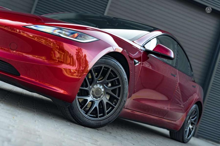 Red Tesla Model 3 2024 in Klaipeda, with an engine capacity of 0.00 L and mileage of 19 thousand km for 33500 €, photo 7 on AUTOMOTO.COM.LV