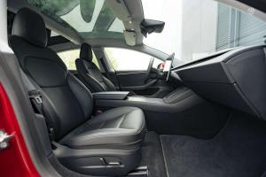 Red Tesla Model 3 2024 in Klaipeda, with an engine capacity of 0.00 L and mileage of 19 thousand km for 33500 €, photo 11 on AUTOMOTO.COM.LV