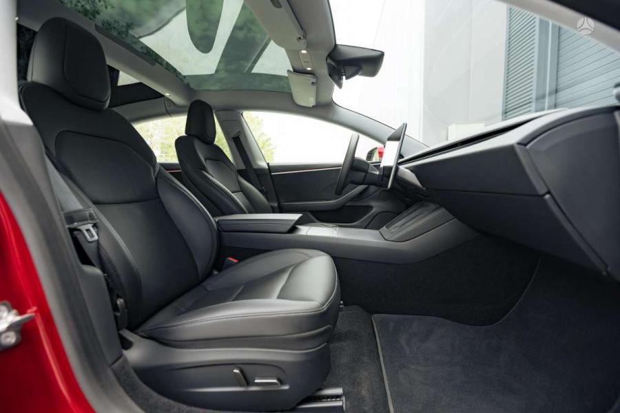 Red Tesla Model 3 2024 in Klaipeda, with an engine capacity of 0.00 L and mileage of 19 thousand km for 33500 €, photo 11 on AUTOMOTO.COM.LV