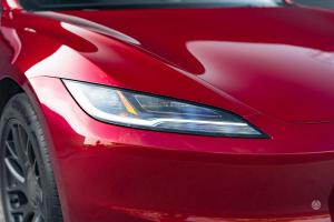 Red Tesla Model 3 2024 in Klaipeda, with an engine capacity of 0.00 L and mileage of 19 thousand km for 33500 €, photo 23 on AUTOMOTO.COM.LV
