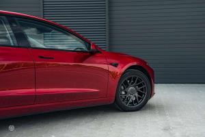Red Tesla Model 3 2024 in Klaipeda, with an engine capacity of 0.00 L and mileage of 19 thousand km for 33500 €, photo 24 on AUTOMOTO.COM.LV