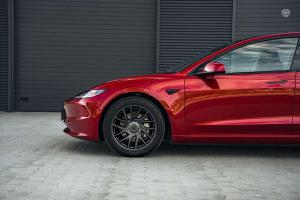 Red Tesla Model 3 2024 in Klaipeda, with an engine capacity of 0.00 L and mileage of 19 thousand km for 33500 €, photo 30 on AUTOMOTO.COM.LV