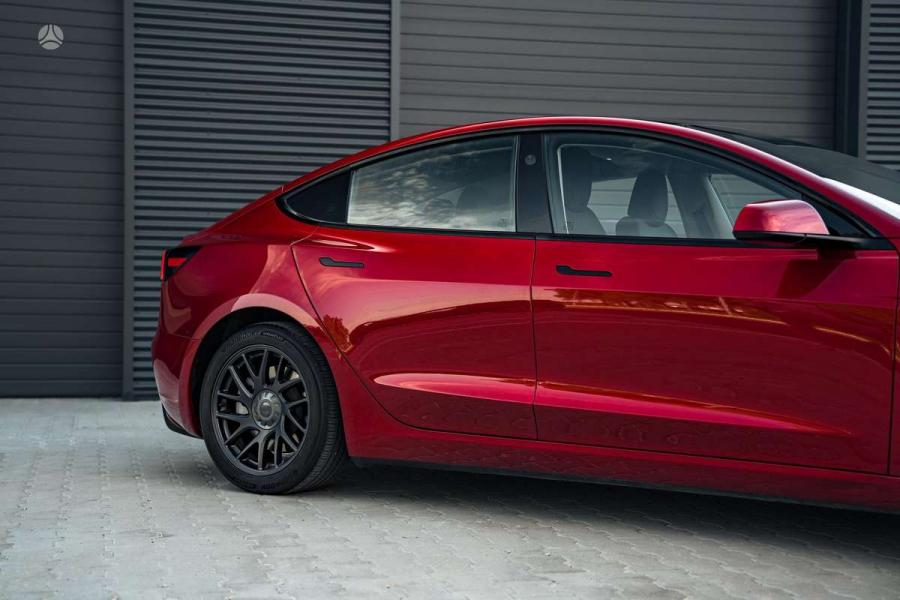 Red Tesla Model 3 2024 in Klaipeda, with an engine capacity of 0.00 L and mileage of 19 thousand km for 33500 €, photo 32 on AUTOMOTO.COM.LV