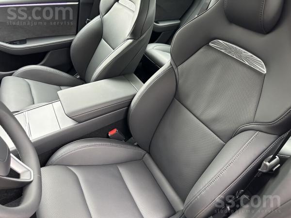 Sarkans Tesla Model 3 2025 Rīga, ar dzinēja tilpumu 0.00 L un nobraukumu 10 tūkst. km par 67550 €, foto 5 vietnē AUTOMOTO.COM.LV