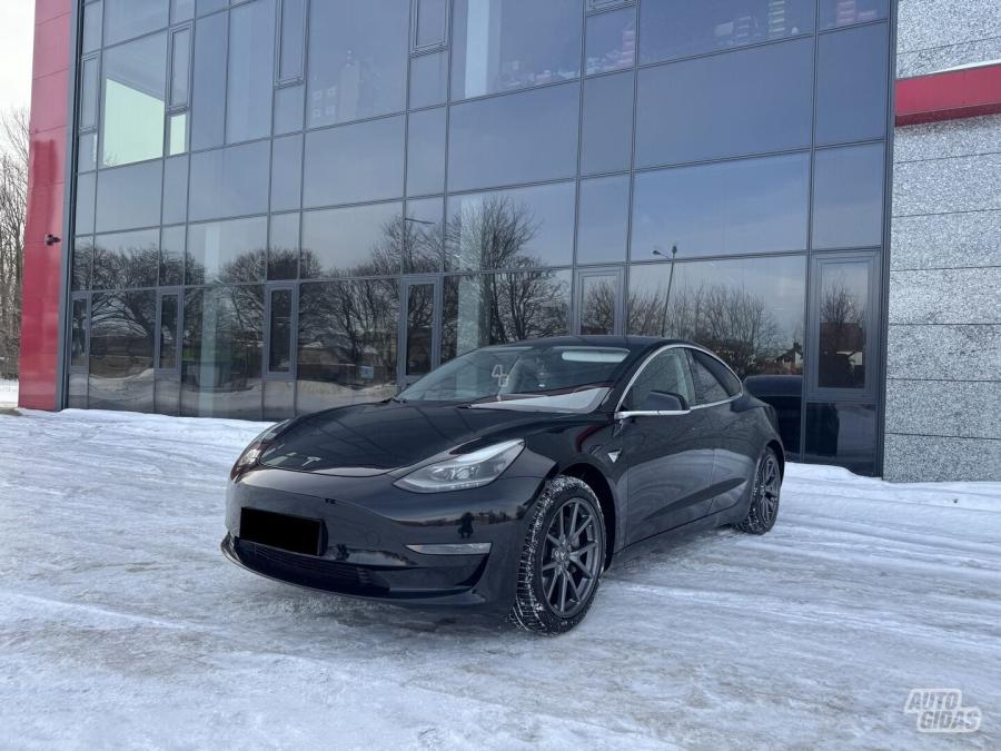 Tesla Model 3 2018 in Klaipeda, with an engine capacity of 0.00 L and mileage of 130 thousand km for 17000 €, photo 1 on AUTOMOTO.COM.LV
