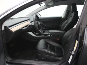 Tesla Model 3 2020 in Vilnius, with an engine capacity of 0.00 L and mileage of 148 thousand km for 18599 €, photo 4 on AUTOMOTO.COM.LV